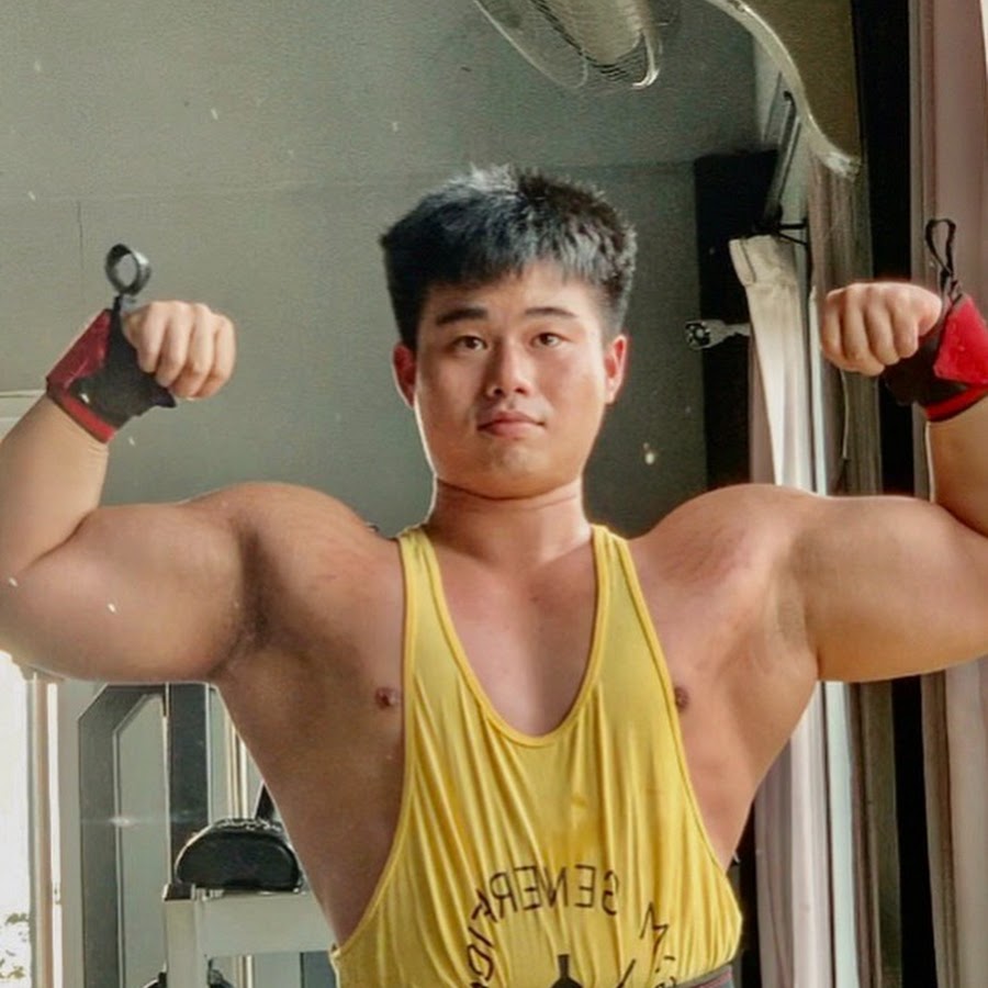 Teenoi a muscle Builder - YouTube