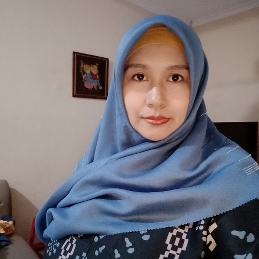 Trias Anggraini - YouTube