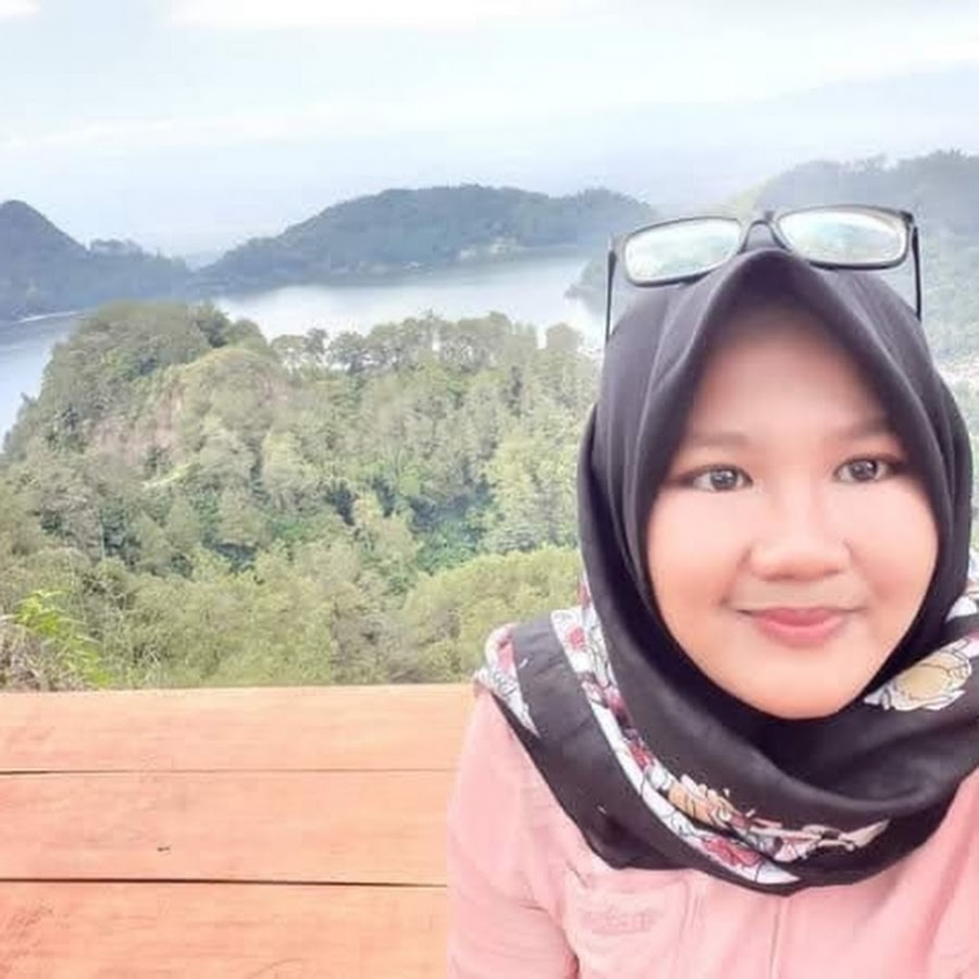 Una Tiwi Kurniawan - YouTube