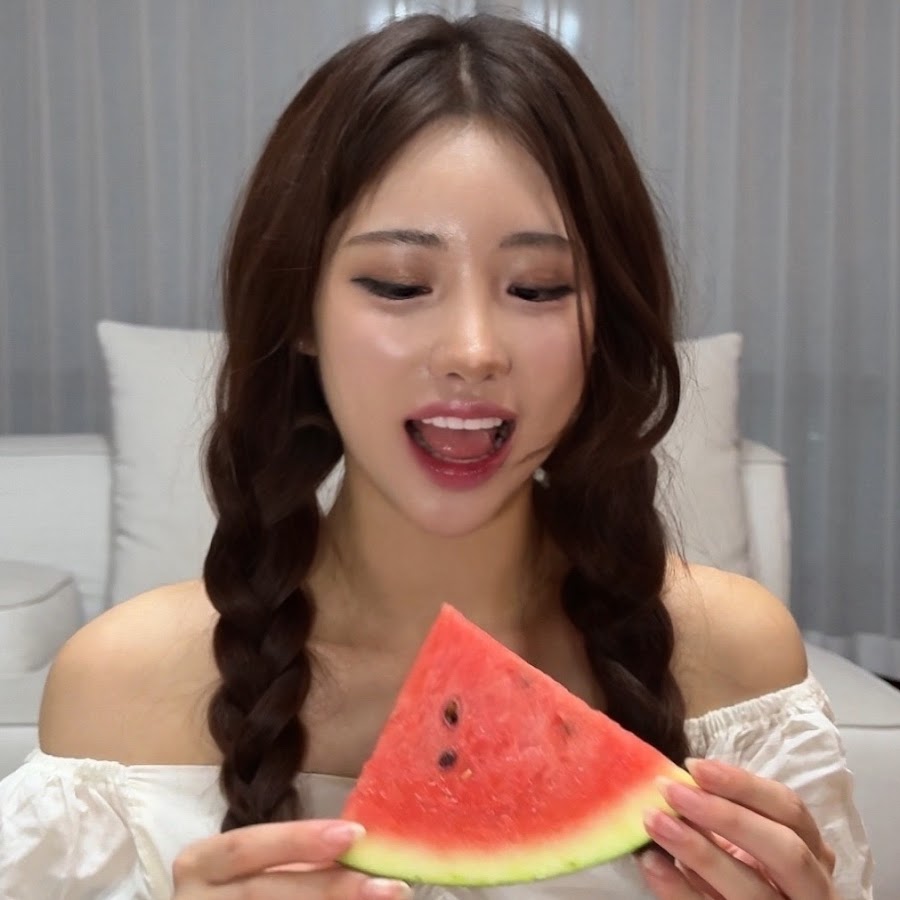 앞으로디테 Aphrodite - YouTube