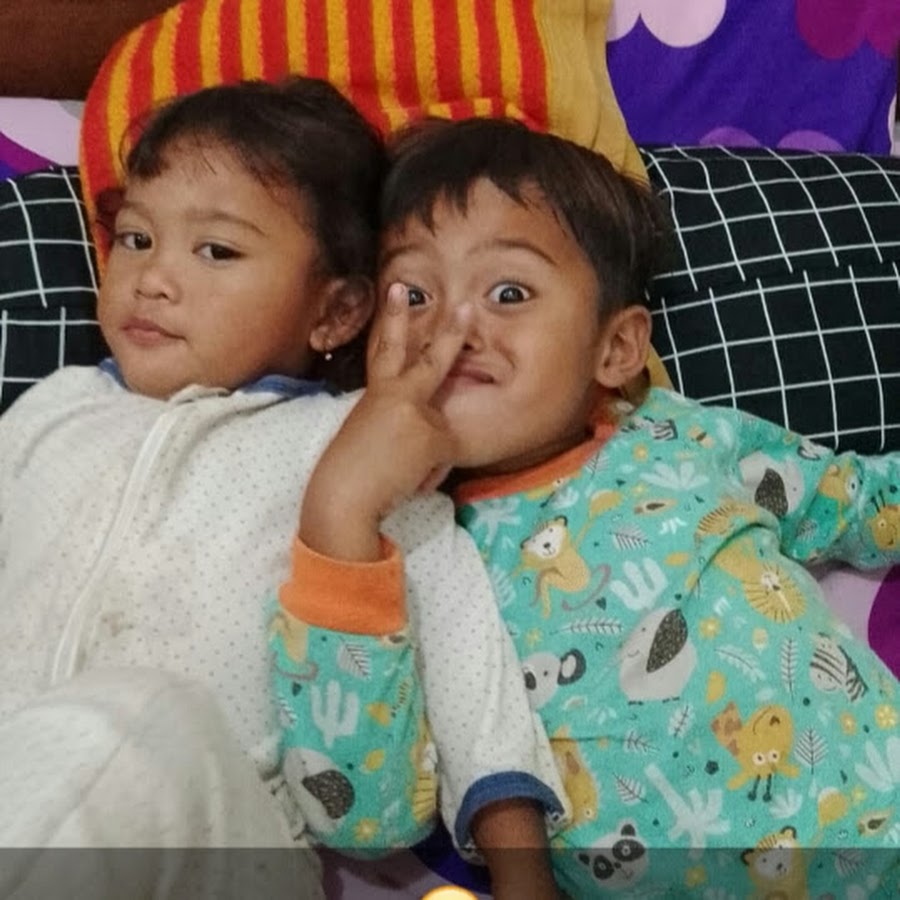 Kenzie & Zoeya - YouTube