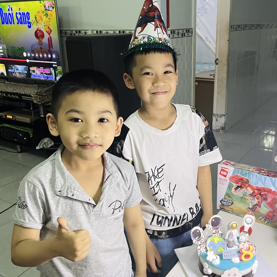 Gold Gin Vlog - YouTube