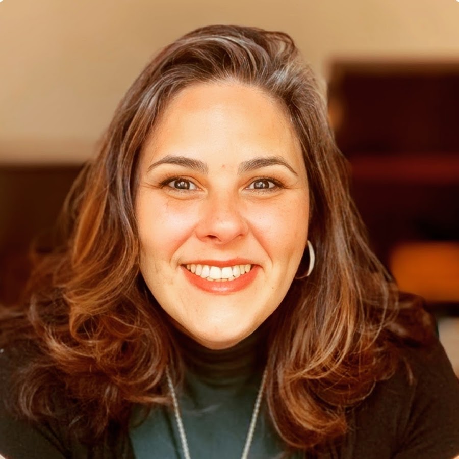 Camila Moreira - YouTube