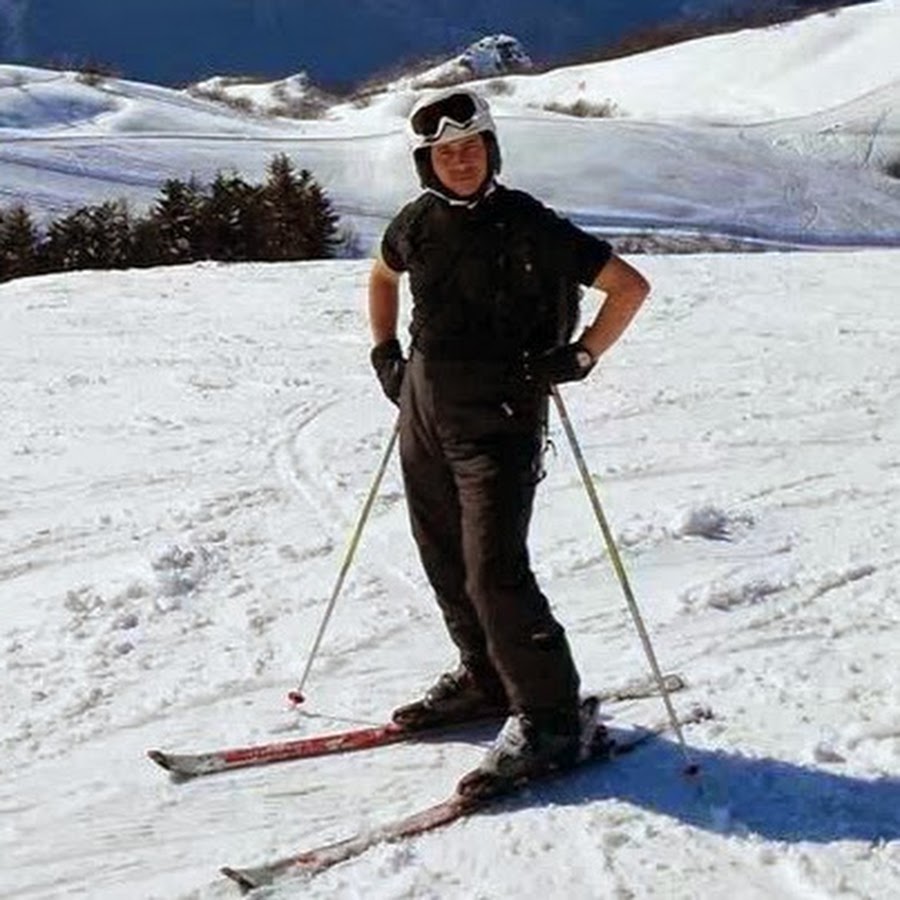 AIdro_kn8aDqADlqEFB3Ray49cscdmWQjMLcwIhk_K-_T-VAv8s=s900-c-k-c0x00ffffff-no-rj