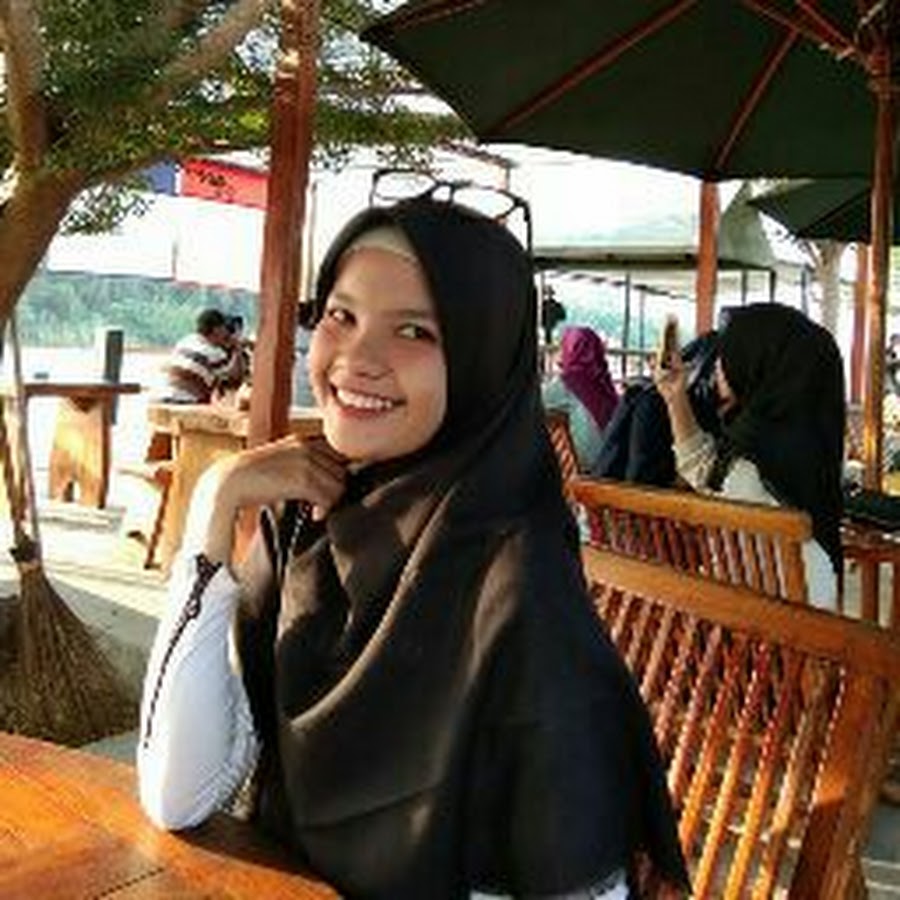 Dwy Harianti - YouTube