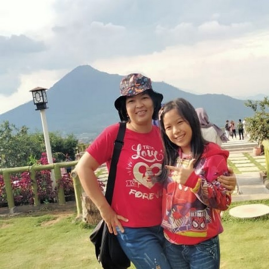 vini caroline - YouTube