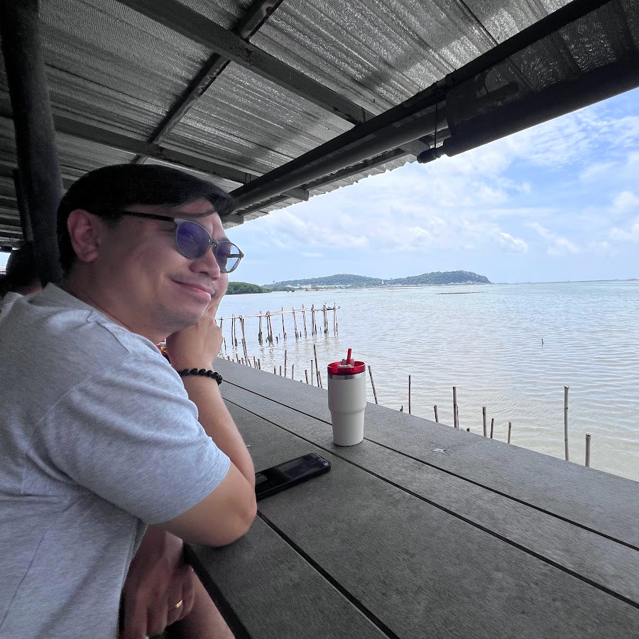 Attapol Wiparungsri - YouTube