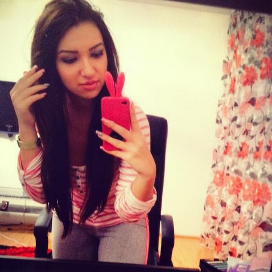 Alexandra Mrr - YouTube