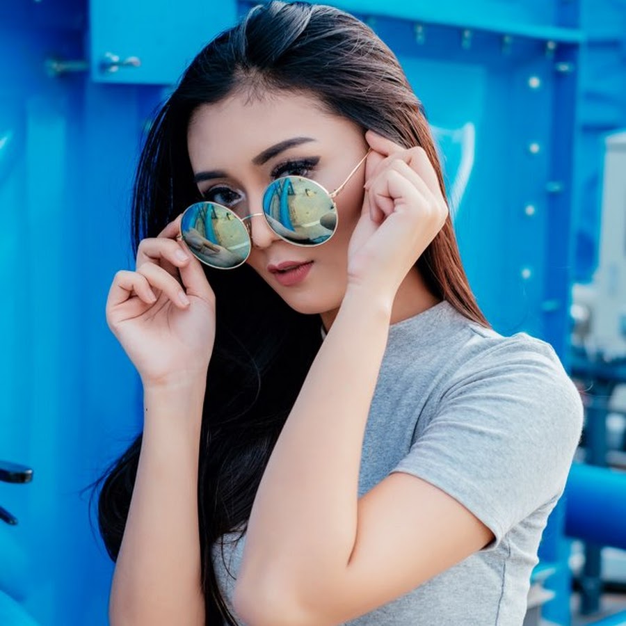 Renie Arumsari - YouTube