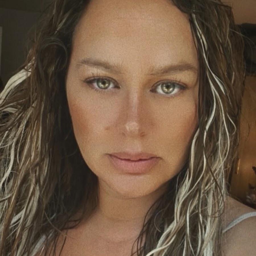 Emma Hancox (Em) - YouTube