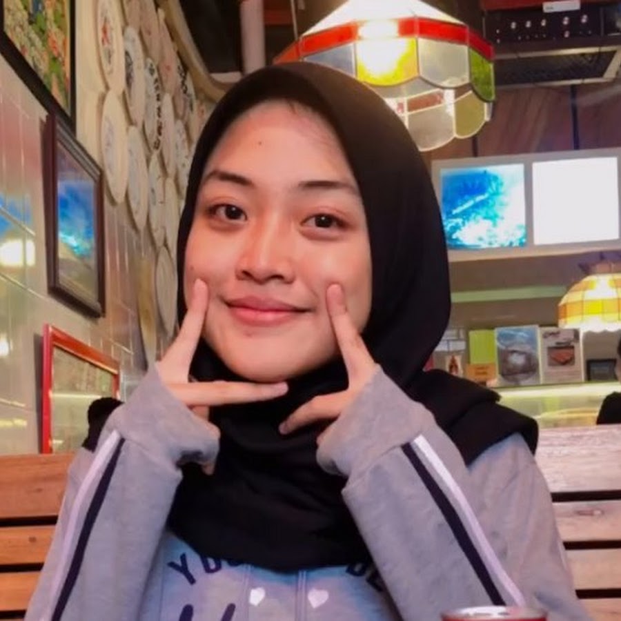 Fiona Okki - YouTube