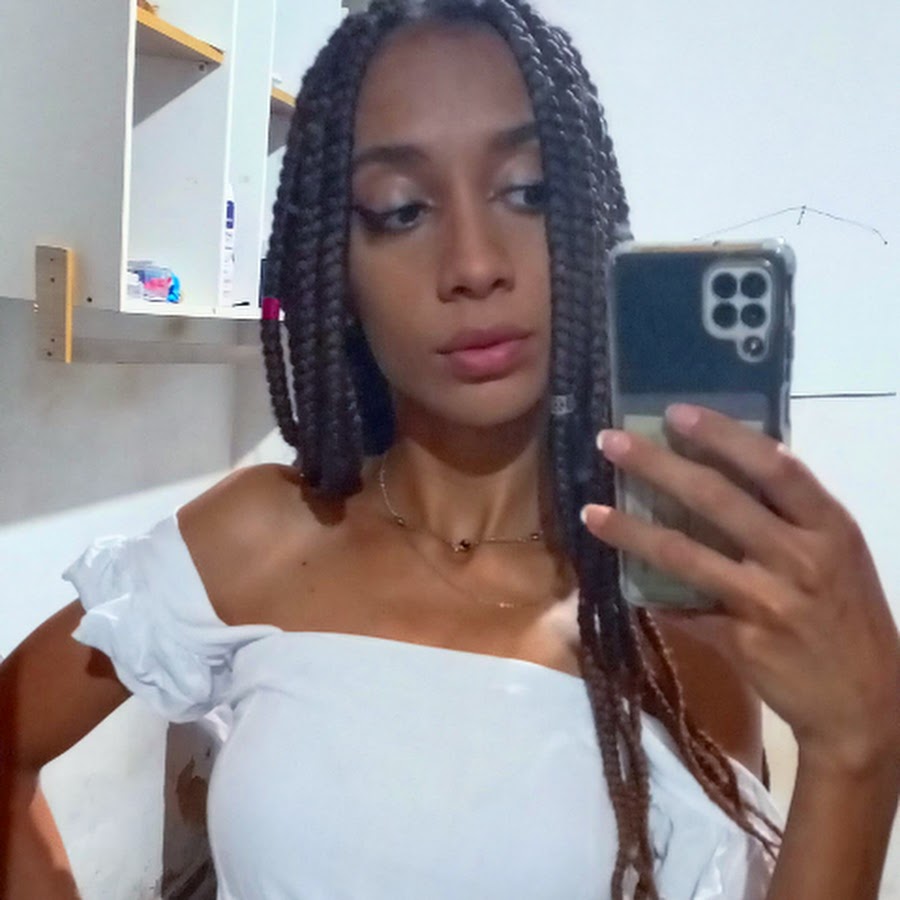 Larissa G. - YouTube