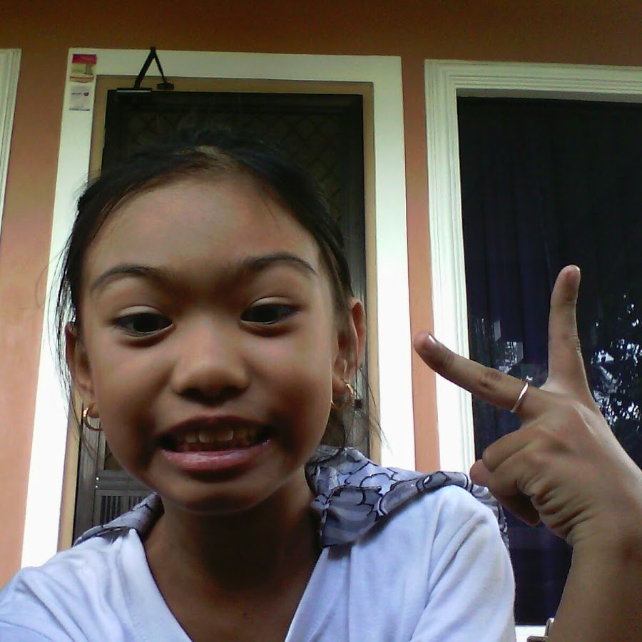 mekylla gubac - YouTube