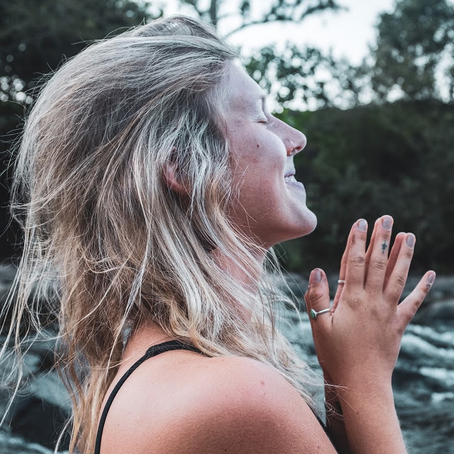 Hannah Devries - YouTube