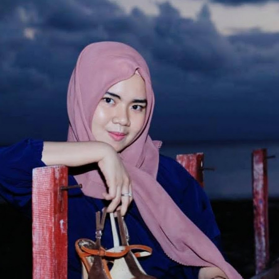 Esta Prastiwi Hersin - YouTube