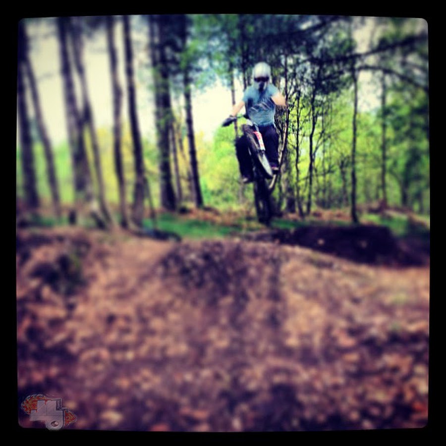 AIdro_mxViM5O2yNTn3lmQ6QGahem4PiC1TmY9ZuPm2G=s900-c-k-c0x00ffffff-no-rj