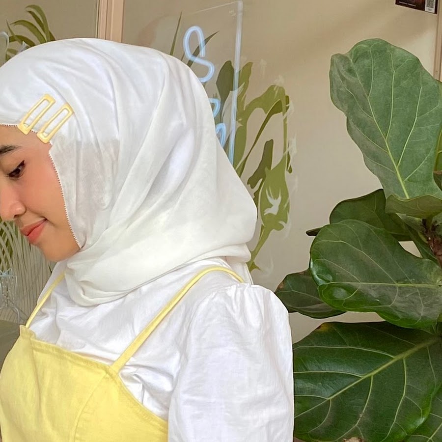 Eikha Zamri - YouTube