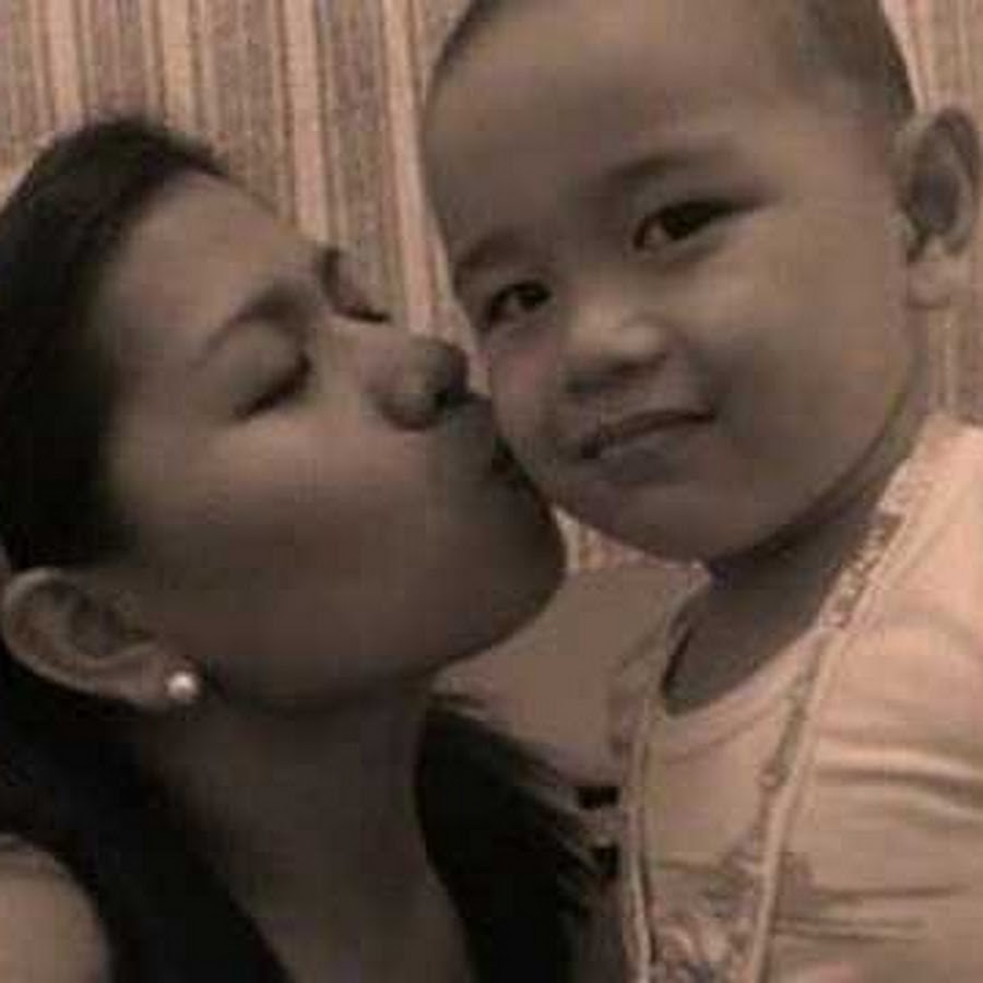 kissertoni - YouTube