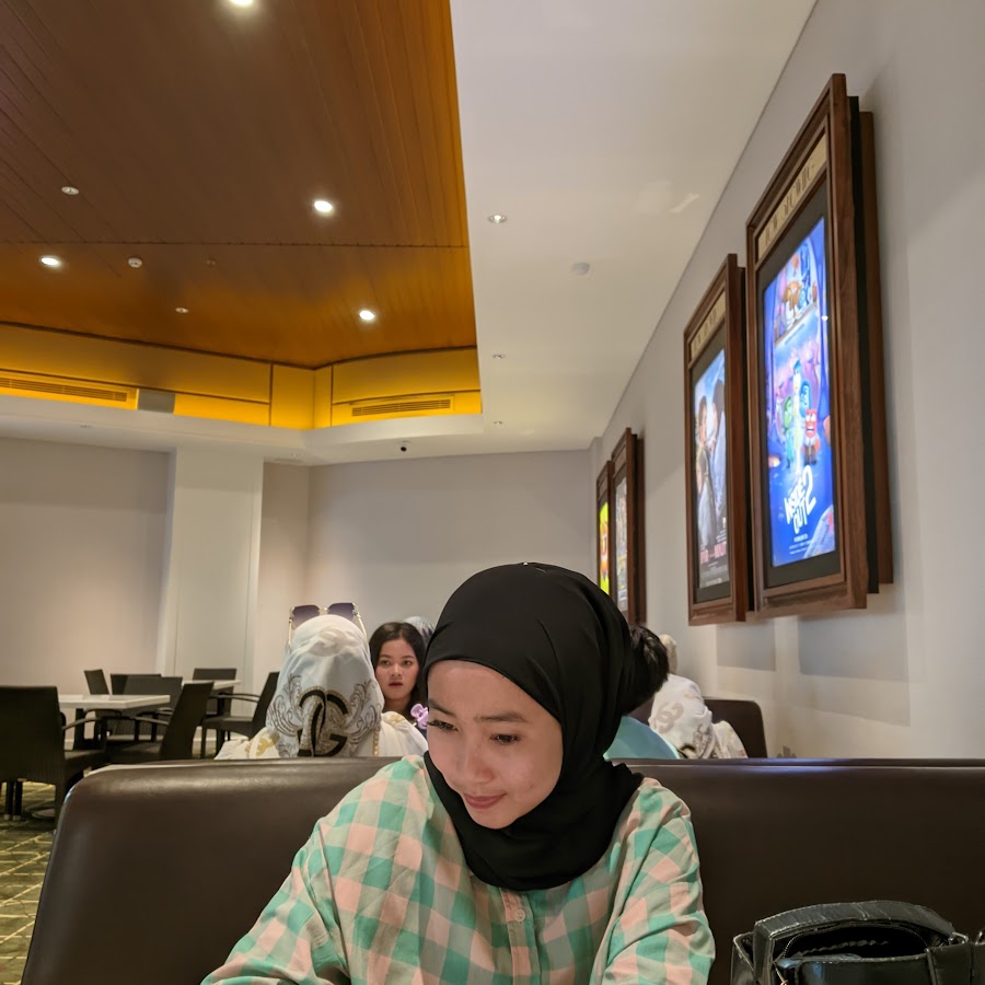 Indry yani - YouTube