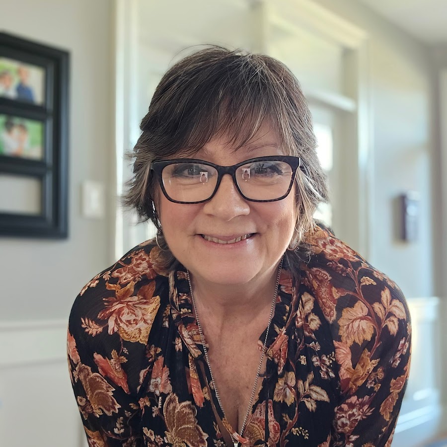 Michelle Comeau - YouTube