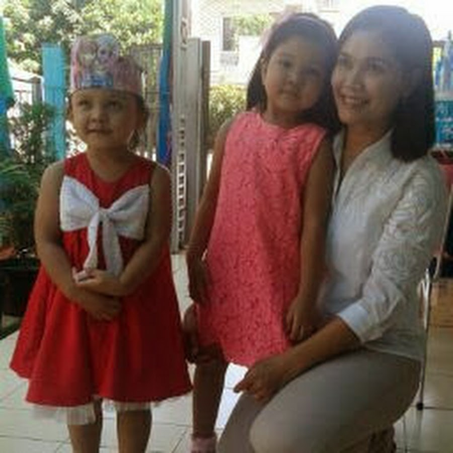 Henny Juniaty - YouTube