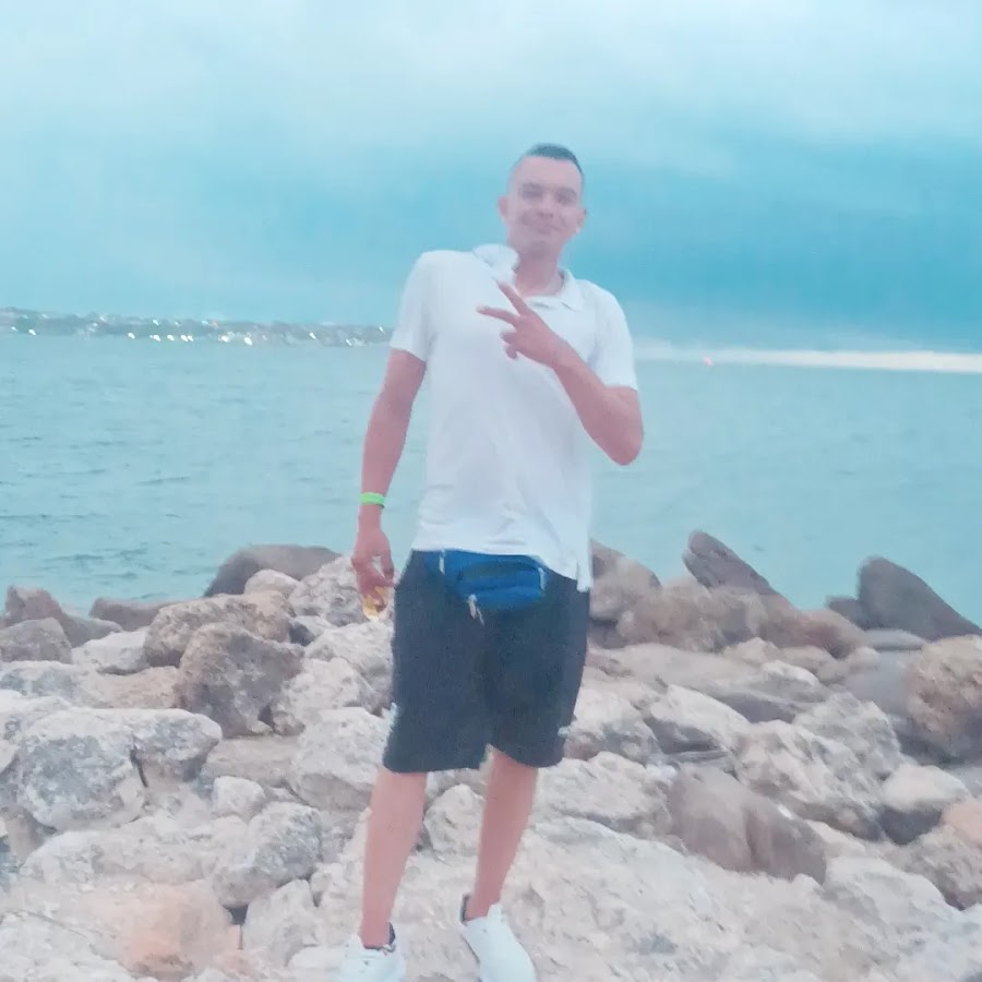 AIdro_ncdx0J-yPgyAr4xgKtjy3Mp2fAJGbcpxuNnAYSI3DdM7n2=s900-c-k-c0x00ffffff-no-rj