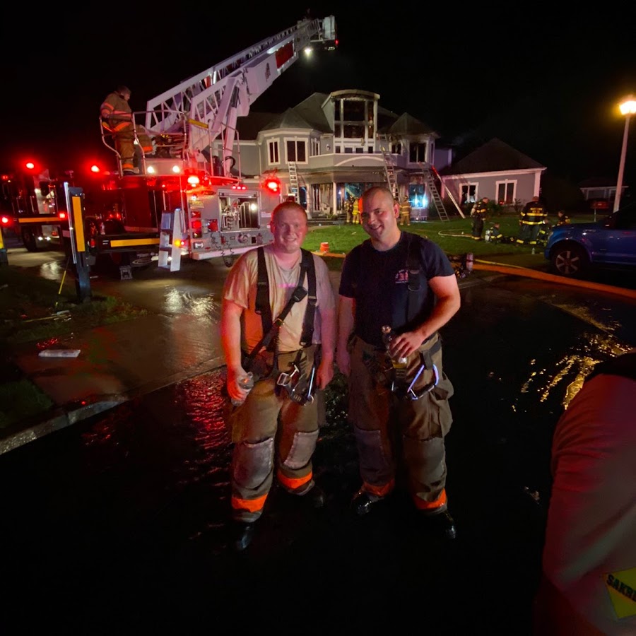 AIf8zZTrB2eq7ZlFiZgAFRNGFTKdfDAR1b2roooeMfppMQ=s900-c-k-c0x00ffffff-no-rj