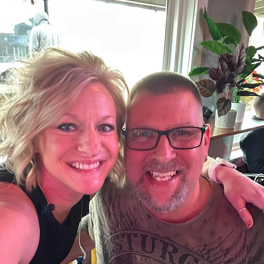 APkrFKbD_03GNLMeUw2ubL7RMvekMuVKP6d45eaVO441BA=s900-c-k-c0x00ffffff-no-rj